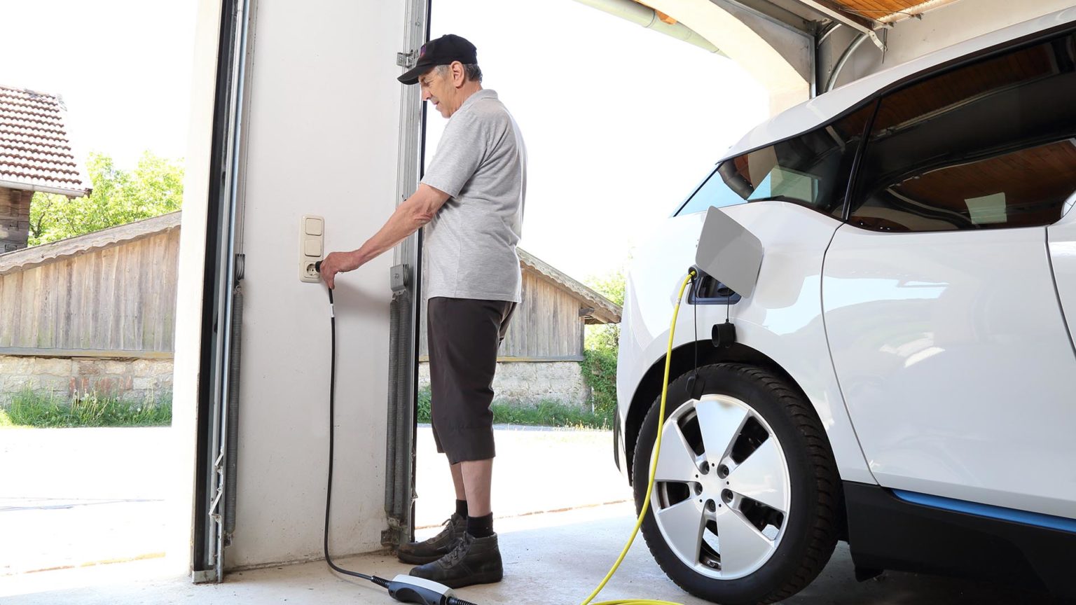 Slow, fast and rapid: electric car charging speeds explained