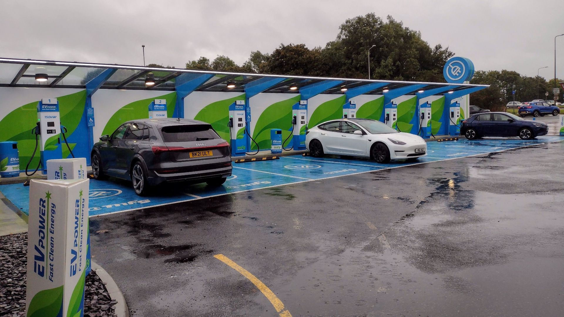 Which electric car charging networks operate in the UK?